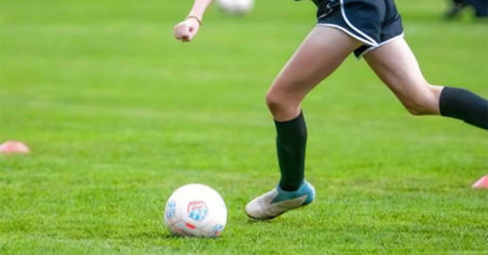 Girls' soccer teams in NH refuse to play team with male goalie ...